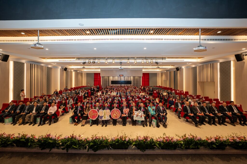 中山醫大65週年校慶 吳元煌獲頒名譽博士