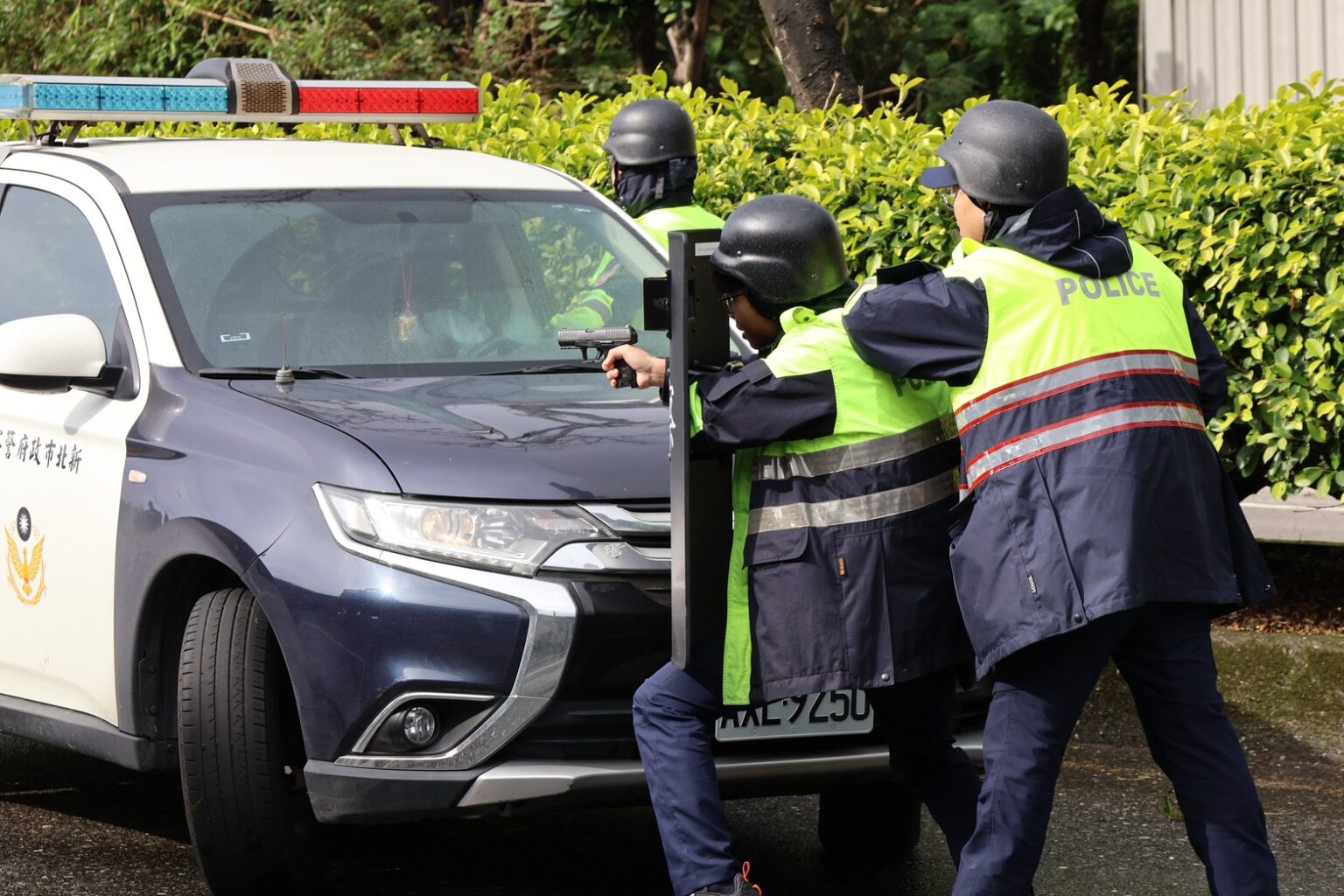 北海岸警網密不透風 淡水警防搶演練成功攔截石門逃竄搶匪
